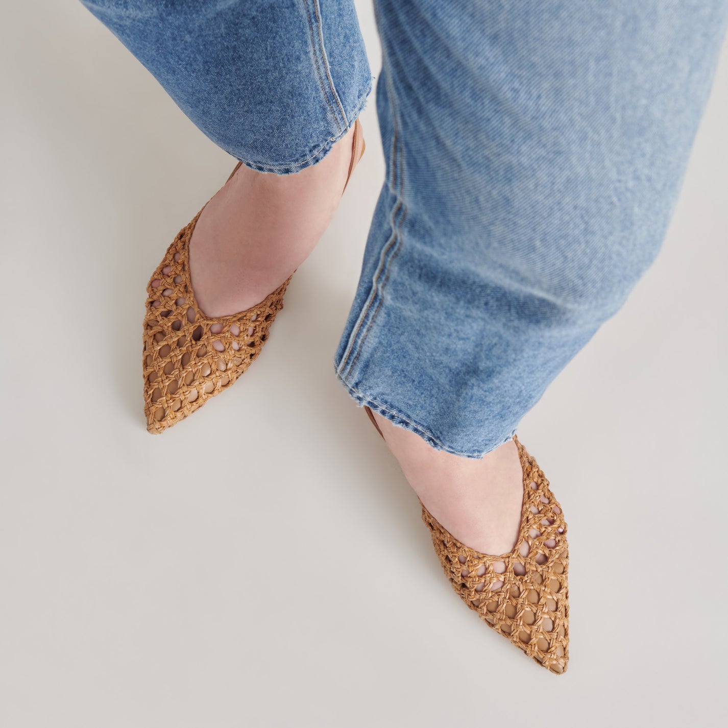 CYNDI FLATS NATURAL WOVEN – Dolce Vita