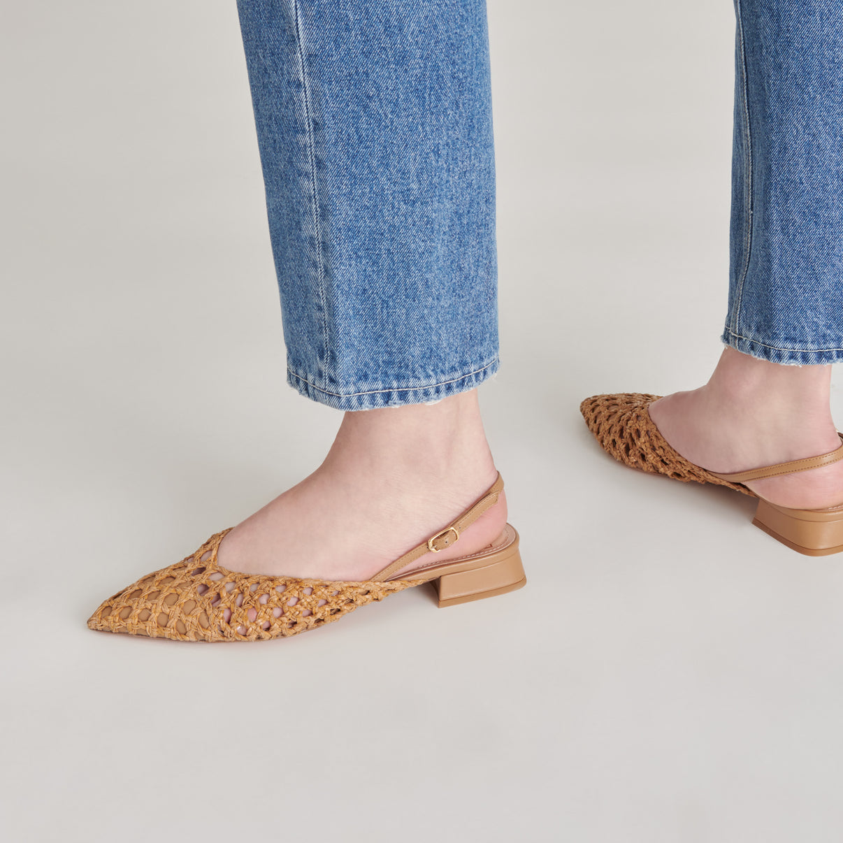 CYNDI FLATS NATURAL WOVEN – Dolce Vita